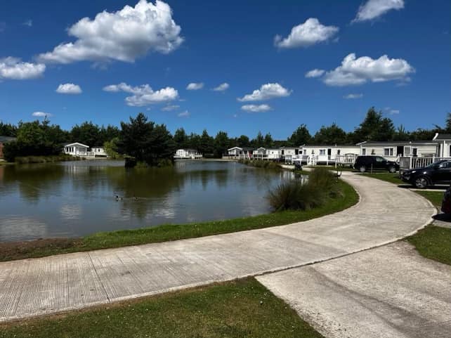 Hill View Lakes - A secret hideaway on the edge of the Lincolnshire Wolds